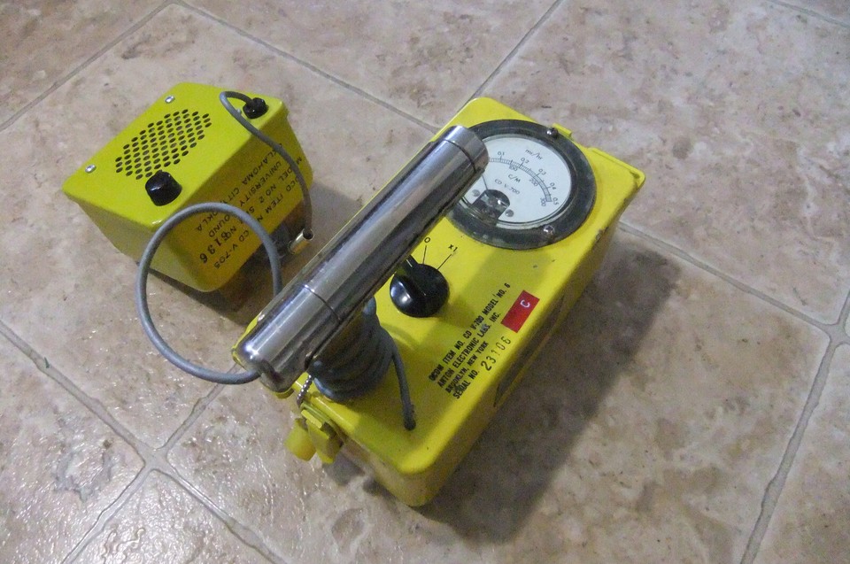 Rusted/Working!! CDV-705 Loud Speaker + Book!! Works on CDV-700 Geiger ...