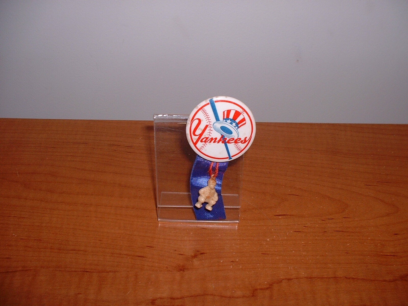 VINTAGE ORIGINAL 1950's NY YANKEES PIN PIN BACK BUTTON 1 3/4'' BAT ...