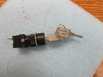 Omron Model: A3GT-K2A11-C Panel Mounted Key Lock Switch Unit. New Old ...