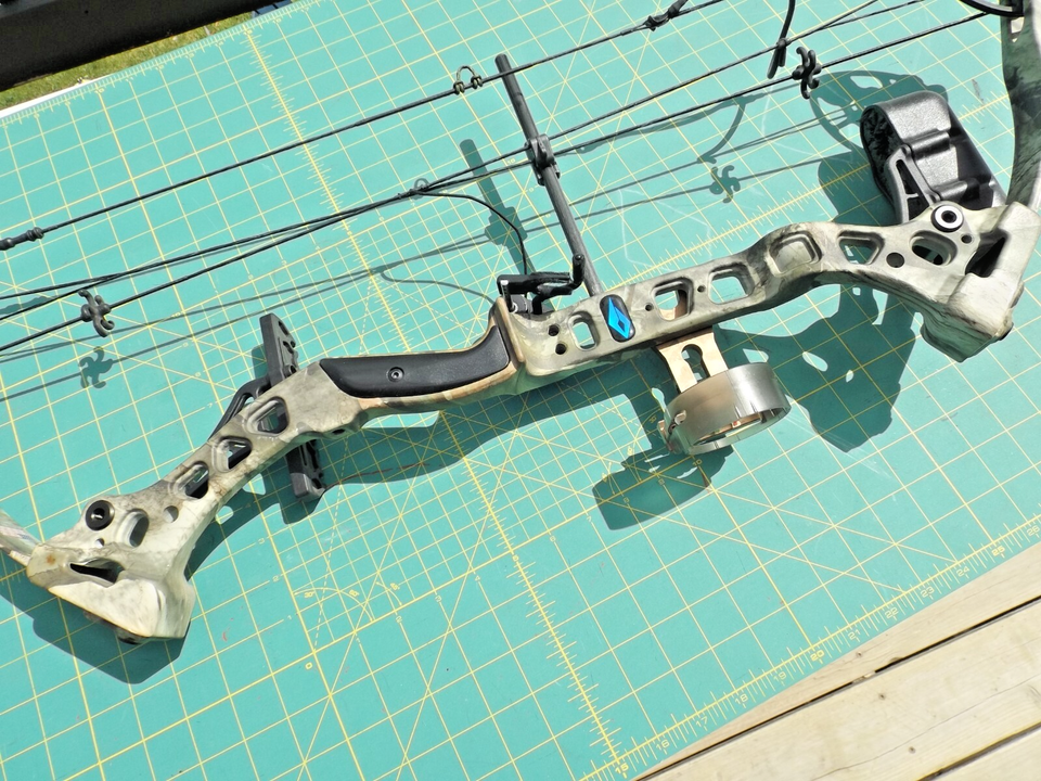 Used Left Hand Bowtech Diamond Razor Edge Came Compound Bow | eBay