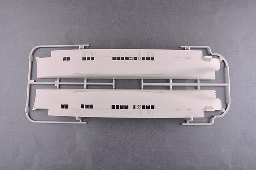 TRUMPETER 05369 1:350 Scale USS CVE-26 Sangamon Model Kit | eBay