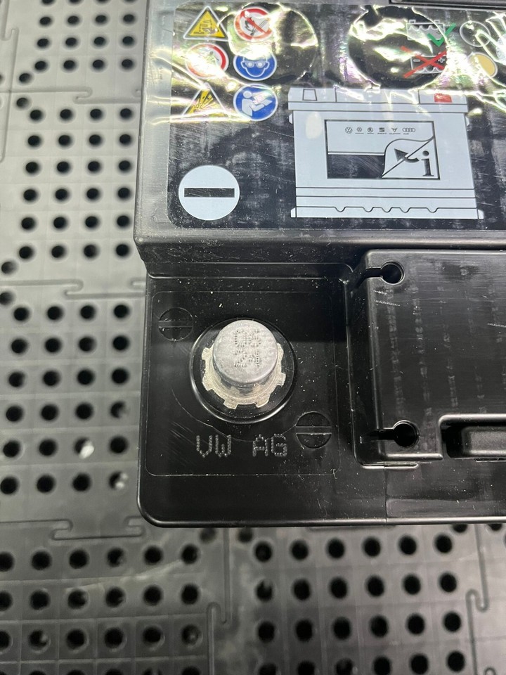 BATTERIA ORIGINALE AUDI VW SEAT SKODA 68AH AGM 000915089BC | eBay