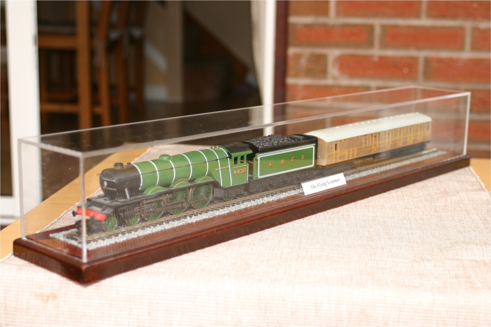 Display Case For Hornby - Lima - Bachmann - Flying Scotsman & Coach ...