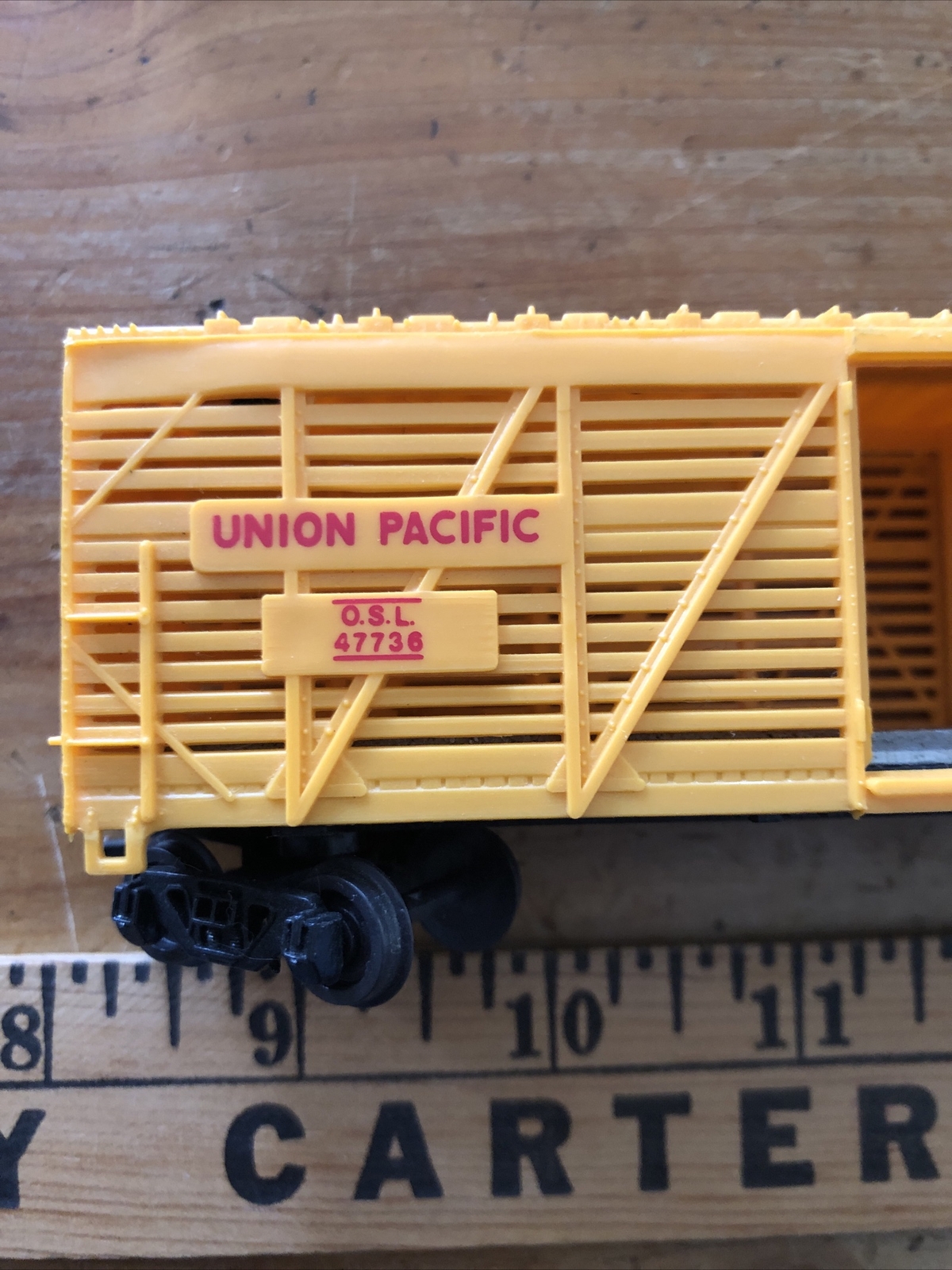 HO BACHMANN: UNION PACIFIC CATTLE STOCK CAR OSL #47736 VINTAGE. YELLOW ...