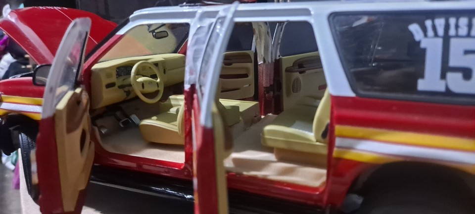 1:18 Ford Excursion 911 WTC FDNY FIRE DEPT. 1 OF 1 | eBay