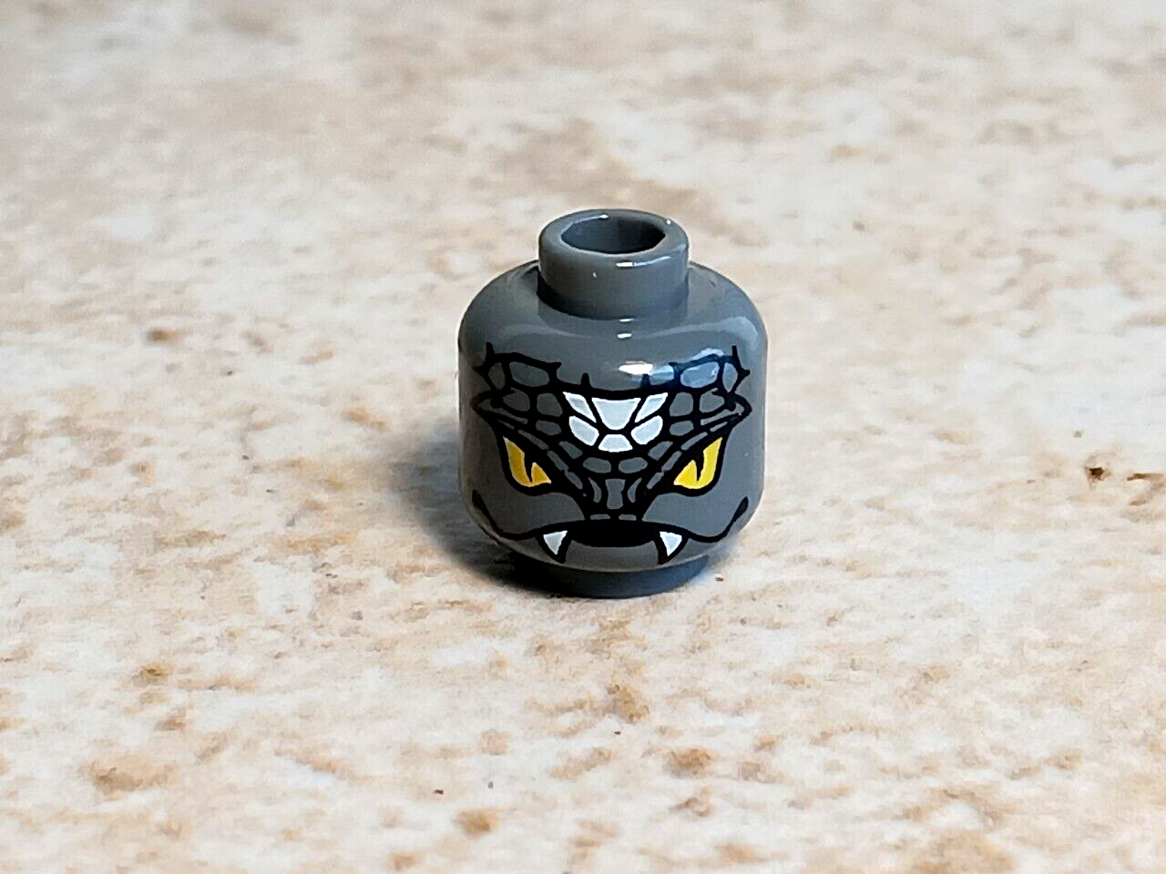 LEGO Serpent Head Snake Gray White Scales GREAT Alien Yellow Eyes Fangs ...