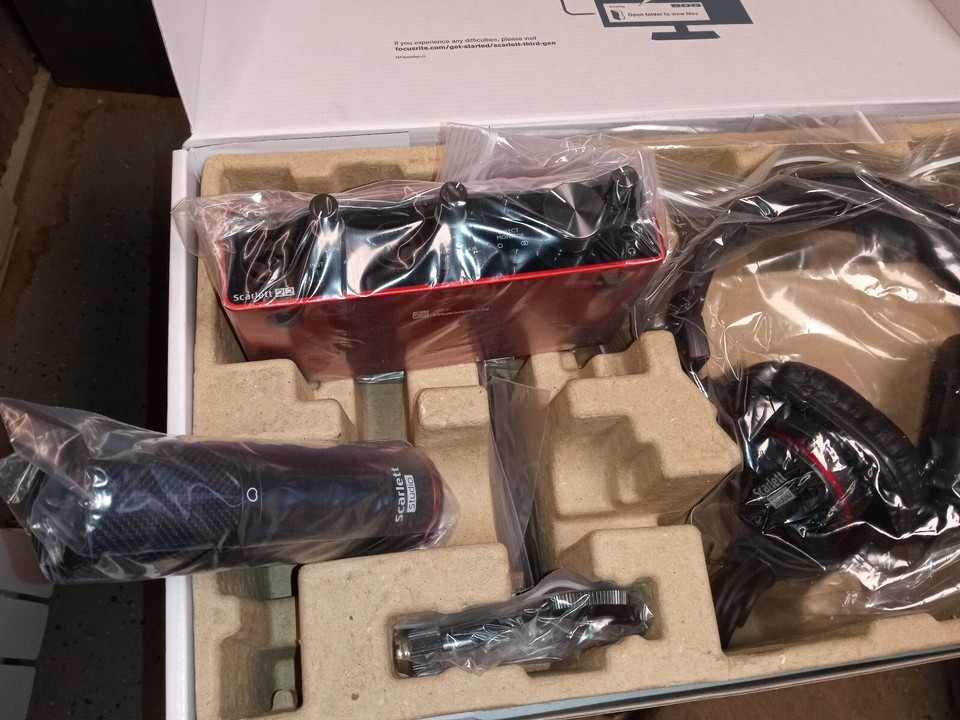 OPEN BOX!! MINT!! Focusrite Scarlett 2i2 Studio (3rd Gen) Recording ...