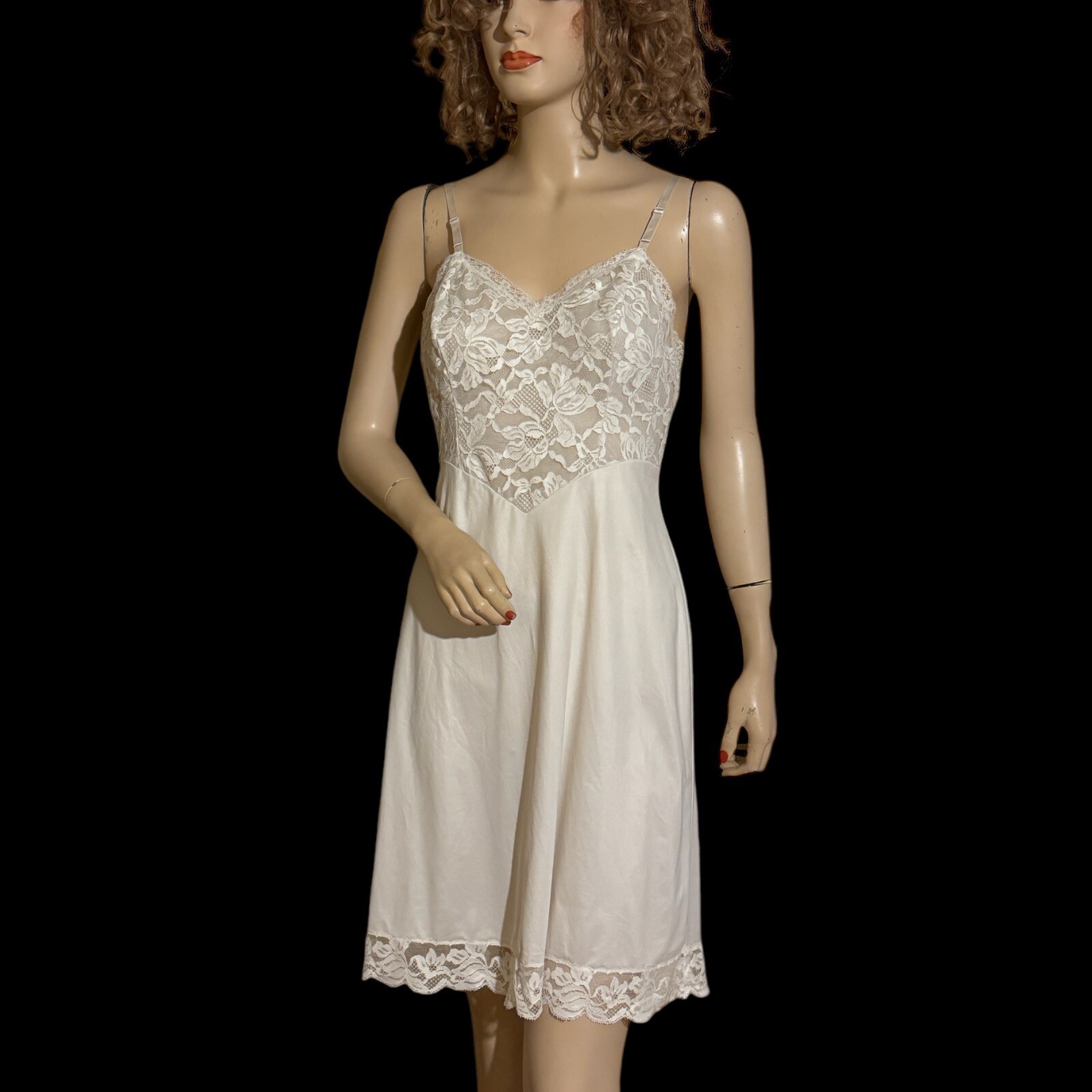 Vintage White VANITY FAIR LACEY BUST & HEM Full Nylon… - Gem