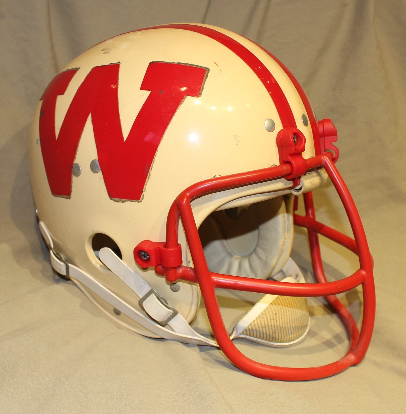 1978 - 1987 WISCONSIN BADGERS, WILSON F2000, FOOTBALL HELMET! NOS! RARE ...