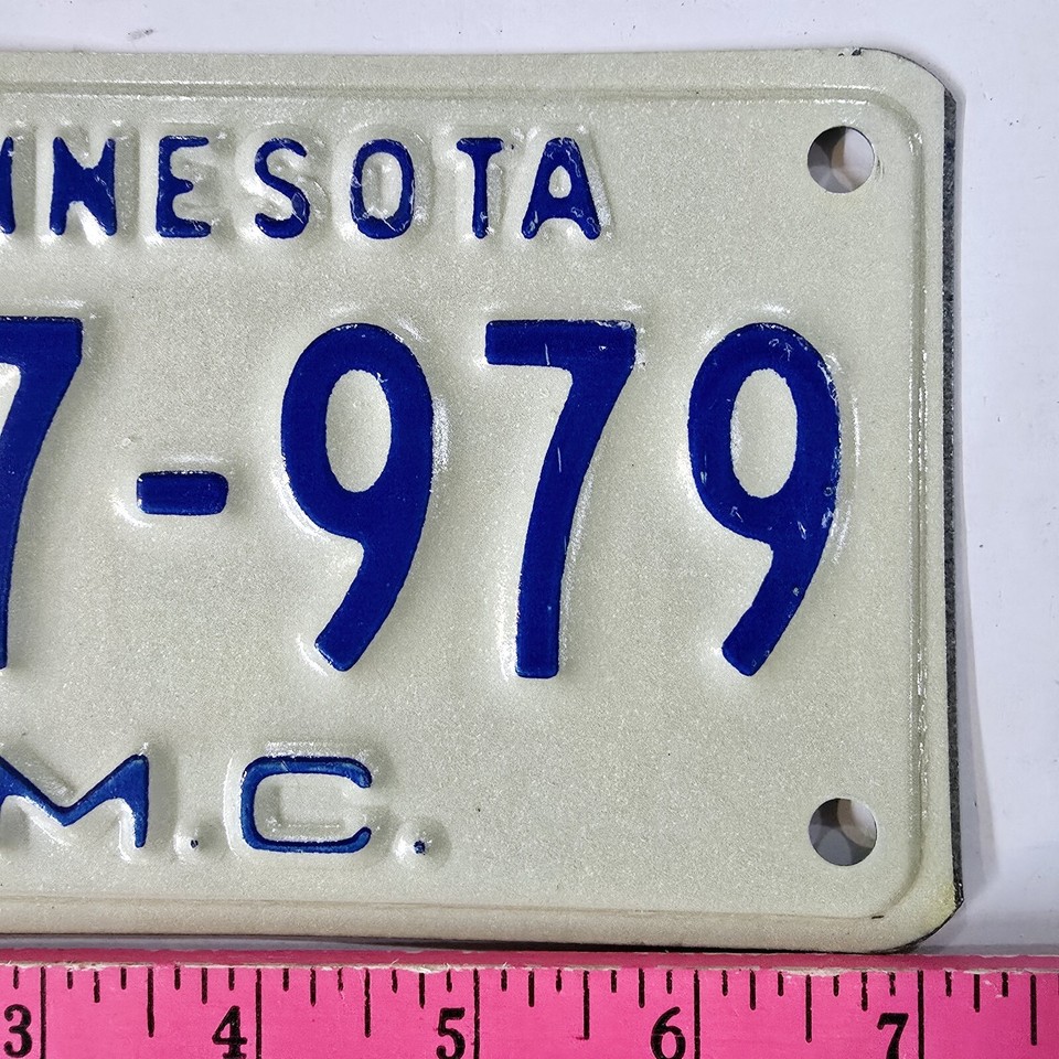 MINNESOTA MOTORCYCLE LICENSE PLATE 🔥FREE 📬🔥 117 979 ~ VINTAGE ANTIQUE M ...