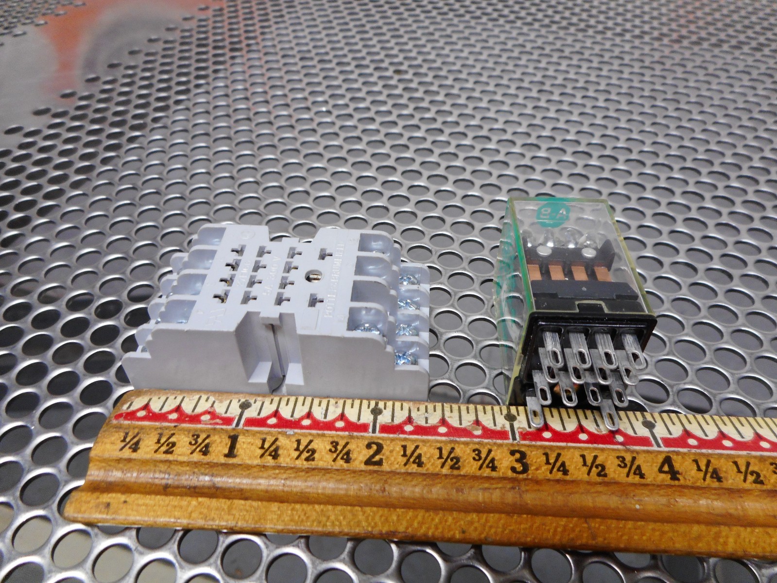 Allen Bradley 700-HC14Z24 Ser C Relay 24VDC With Potter & Brumfield ...