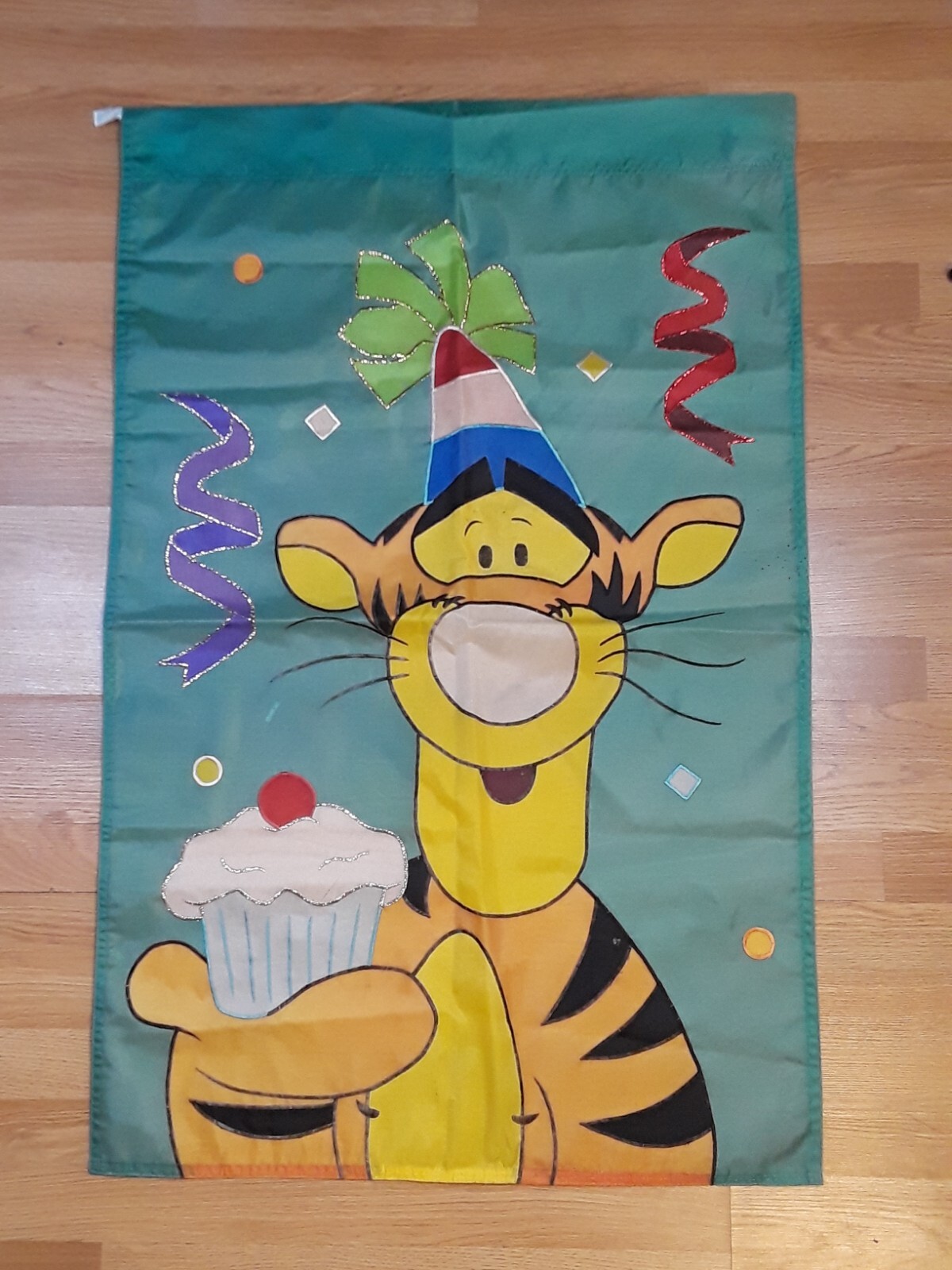 Disney NCE 1998 Winnie The Pooh TIGGER Cupcake Celebration Yard Flag 28 ...