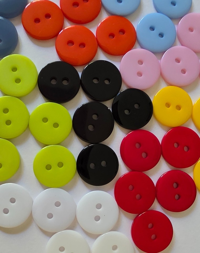 50 Plain Coloured Buttons in 10 Colours with 5 of Each Colour Size 15mm ...
