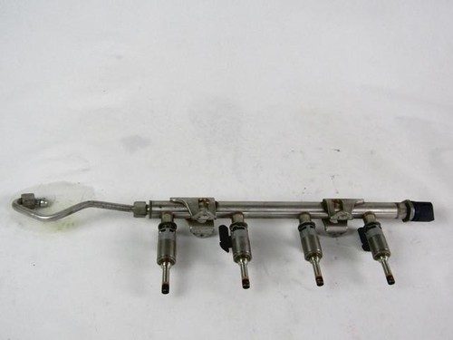 04E133320D Tuyau Avec Série Injecteurs Essence VOLKSWAGEN Golf 7 1.2 B ...