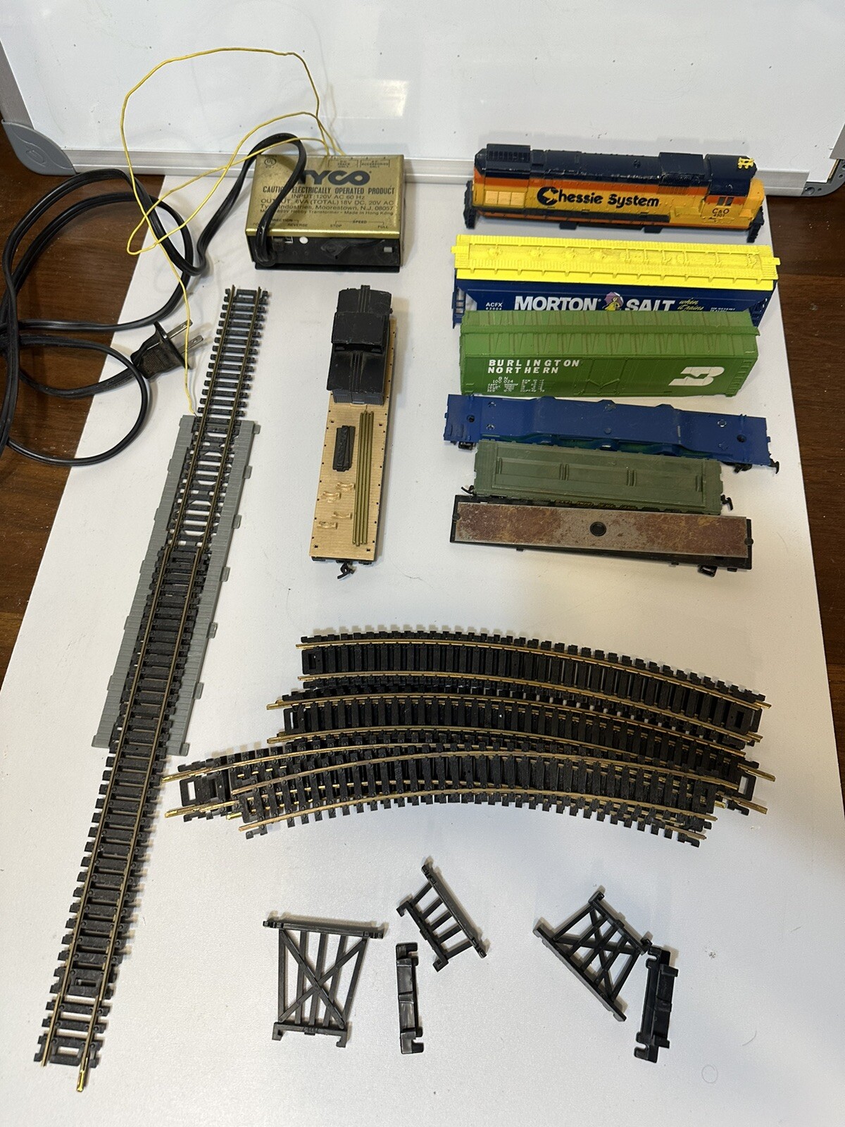 Lot of 25 + Pieces HO Scale Rail Train Track Tyco Transformer Parts ...
