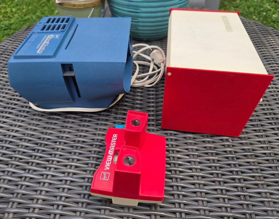 View Master Lot Viewmaster Viewer Projector 75+ Reels w/ Books Case ...