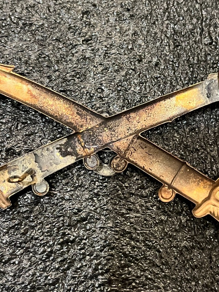 US Cavalry Crossed Sabers (Swords) hat pin insignia, 1st Cav /Civil War ...