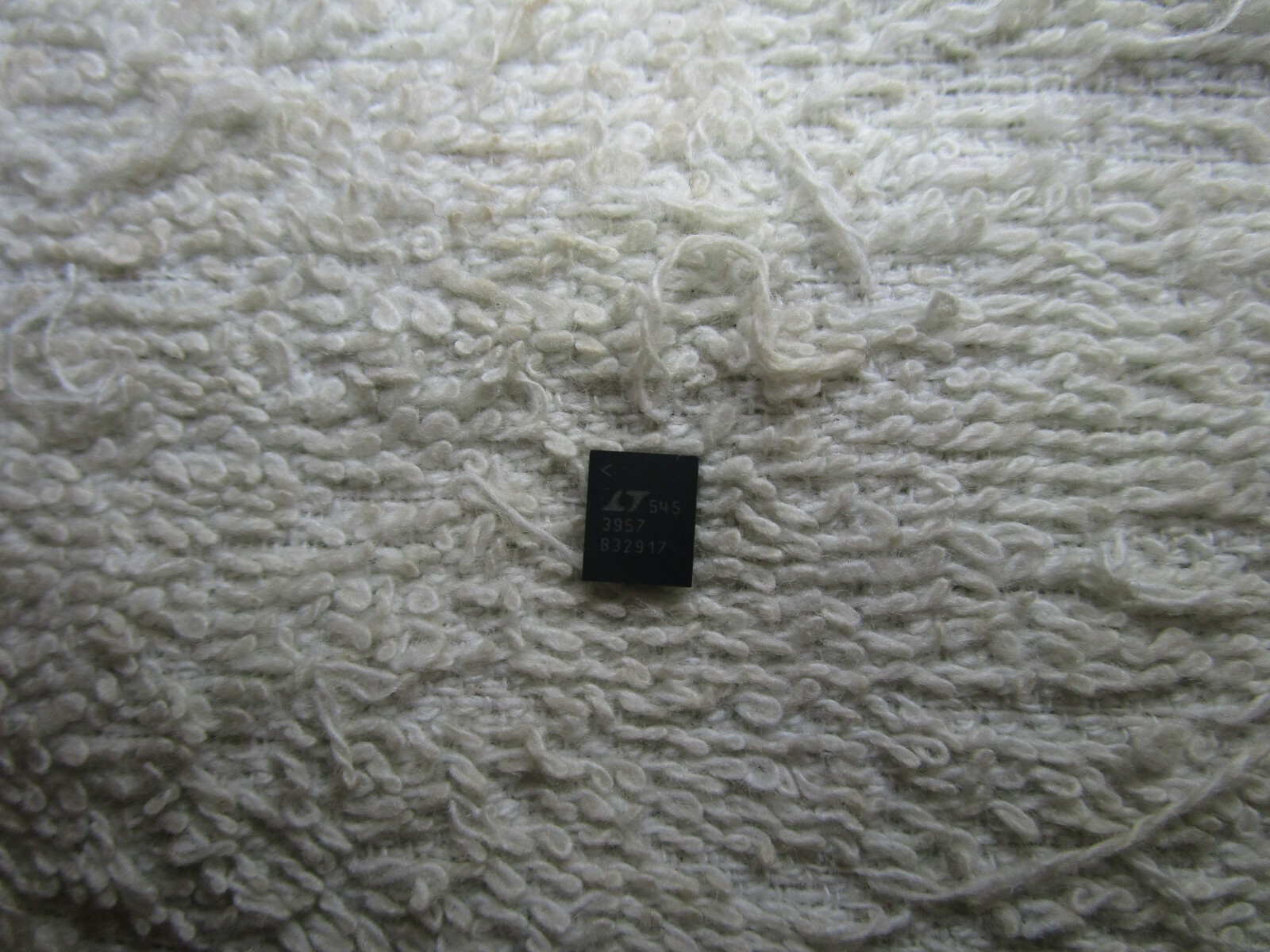 2pcs LT LTC 3957 LT3957E LT3957EU LT3957EUH LT3957 LT3957EUHE QFN36 IC ...