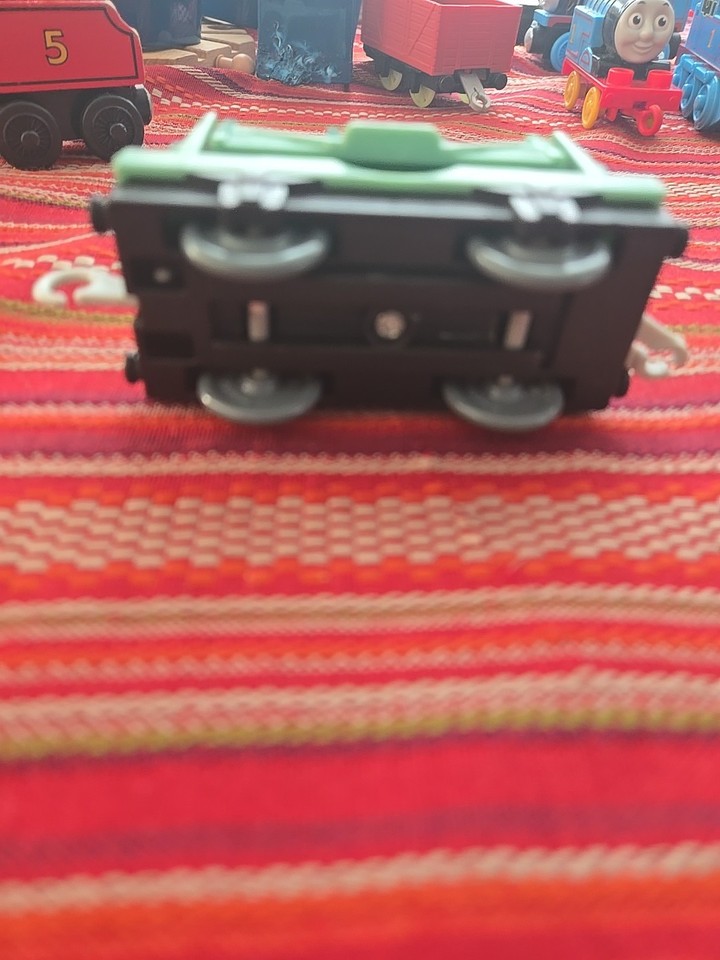 Thomas TrackMaster Zip Zoom Logging Adventure Tipping Train car 2009 ...