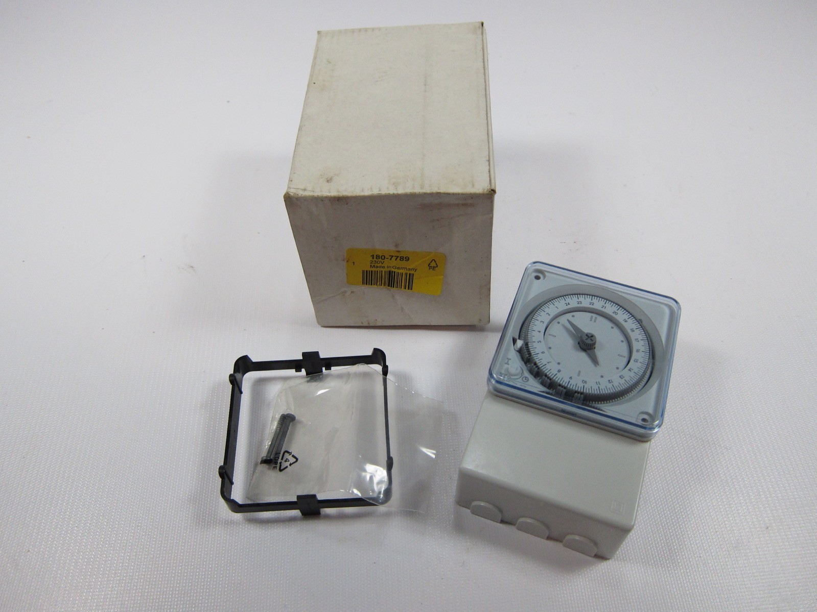 New Legrand Maxirex QT 924433 230V Surface Mount Analog Timer Switch 24 ...