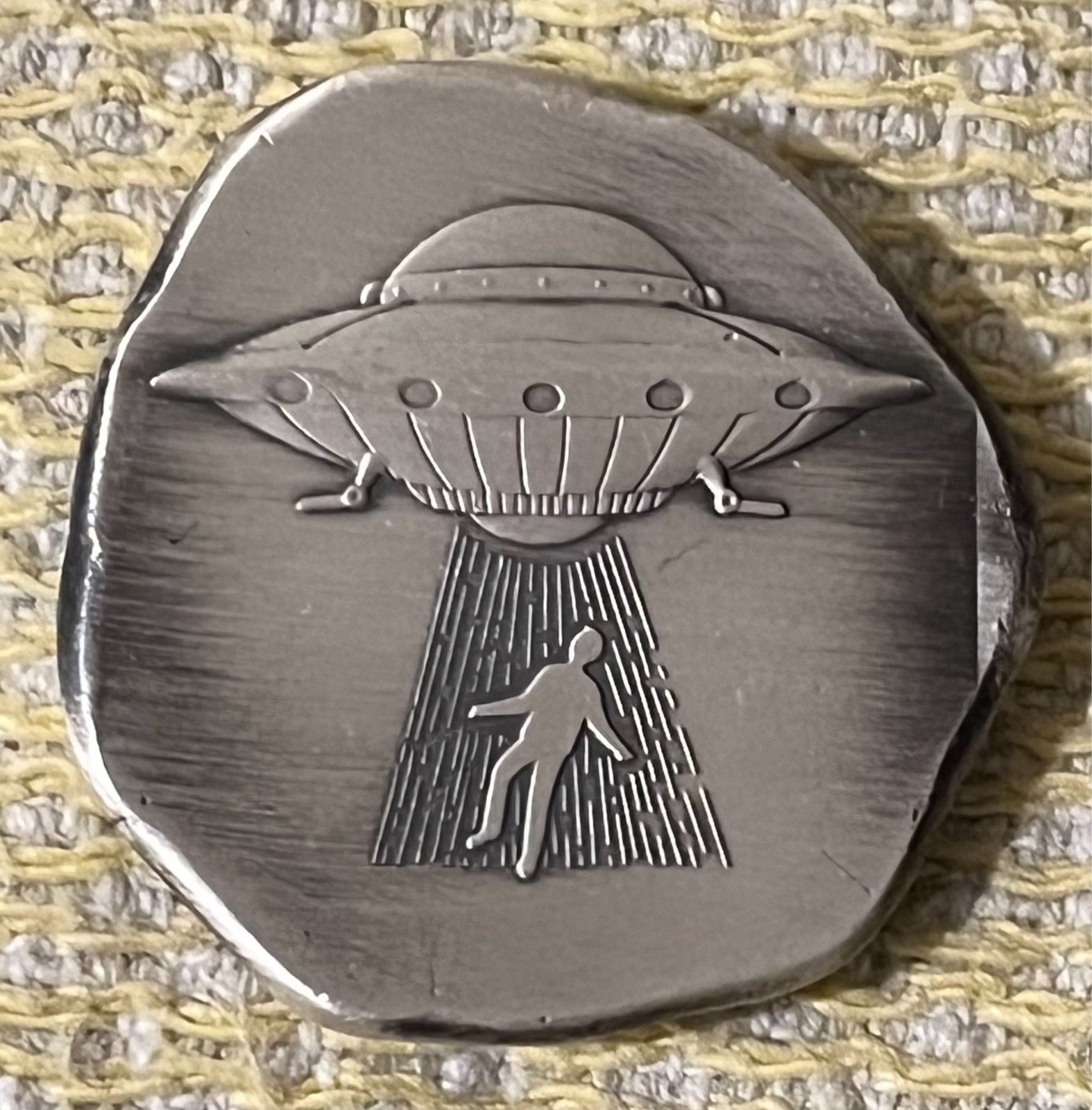 UFO BUTTON ALIEN ABDUCTION !!! Hayleybug Mint One Ounce .999 Fine ...
