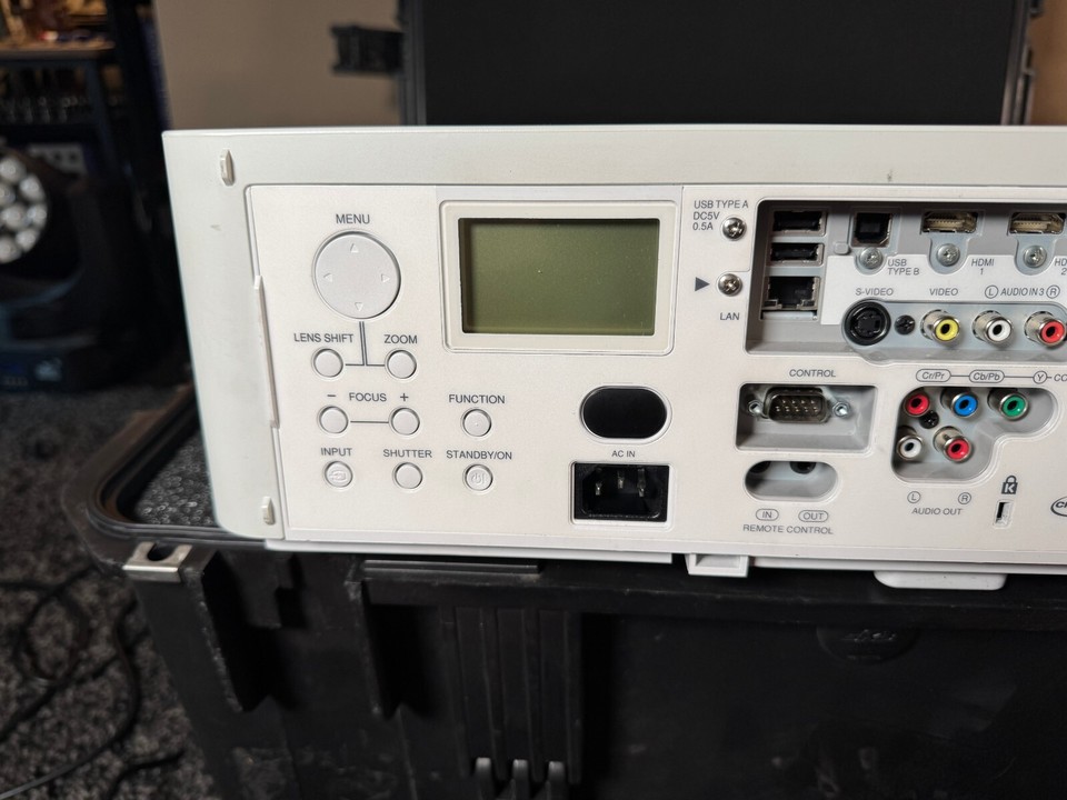 Christie LWU501i HDMI/VGA-WUXGA Large Venue Projector+SKB Case Lamp ...