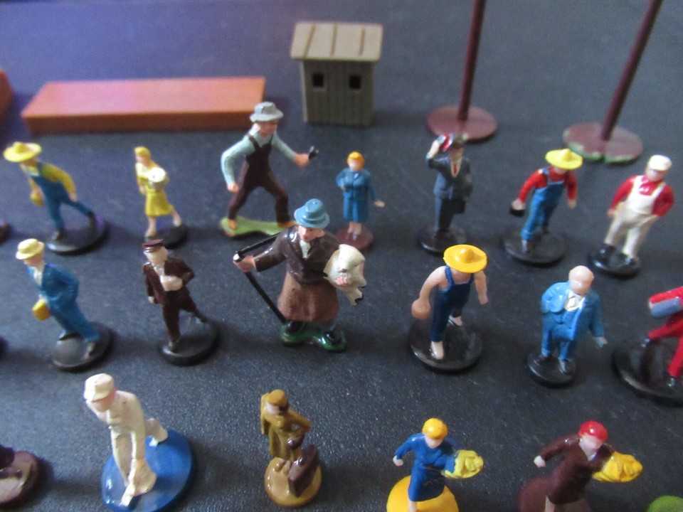 Lot Of 56 VINTAGE Plastic MINI FIGURES People ANIMALS TRAIN SET FARM ...