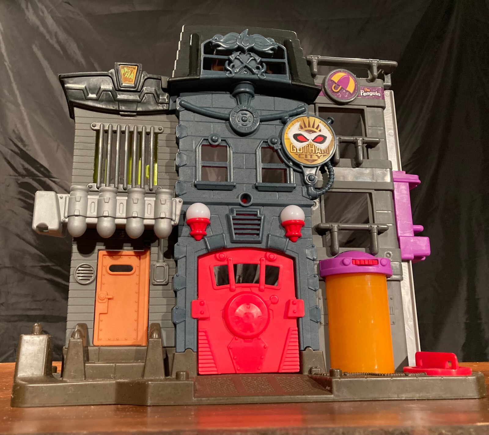 Batman Penguin's Lair Action Figure Diorama near 1/24 Excellent LN | eBay