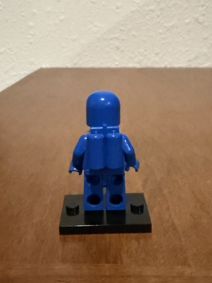 LEGO Classic Blue Spaceman Minifigure Vintage 1984 Gold Logo, sp004 ...