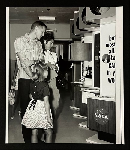 1971 NASA Hunstville Space Center Apollo 15 Shuttle Exhibit Family ...