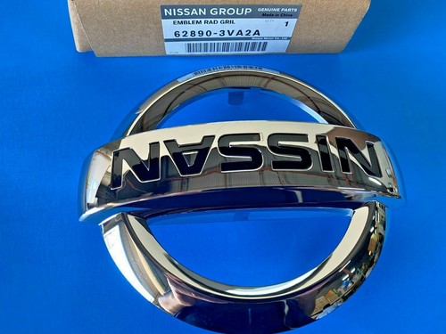 EMBLEMA FRONTAL NISSAN 628903VA2A VERSA NOTA (14-16) GENUINO NISSAN ...