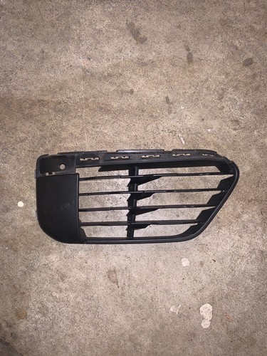 16 17 18 19 BMW X1 F48 FRONT RIGHT SIDE BUMPER GRILLE OEM 51117354778 ...