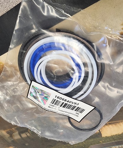 1606840V93 Massey Ferguson 20F 30E 30H 50A Loader Dump Cylinder Seal ...