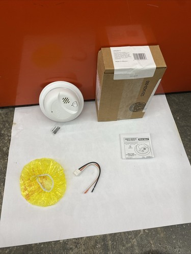 BRK First Alert Smoke Alarm UN2911 Hard Wired With Battery Back Up ...