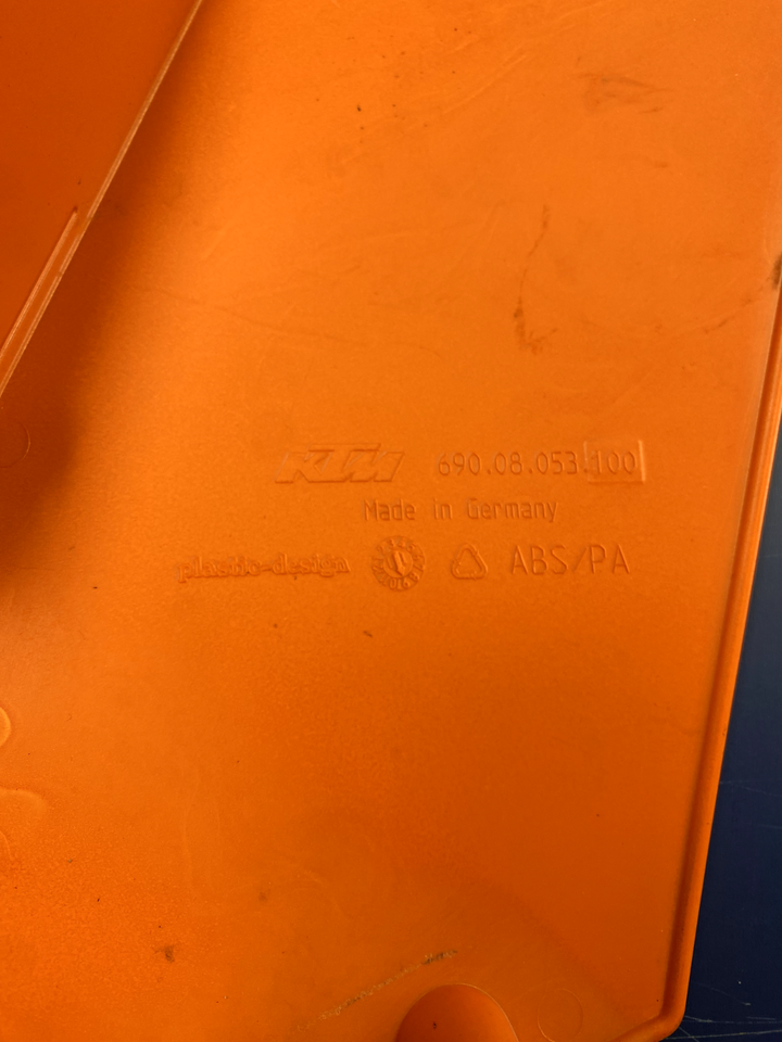 OEM KTM RC8-R Right Side Exhaust Shaft Fairing Panel Cover 69008053100 ...