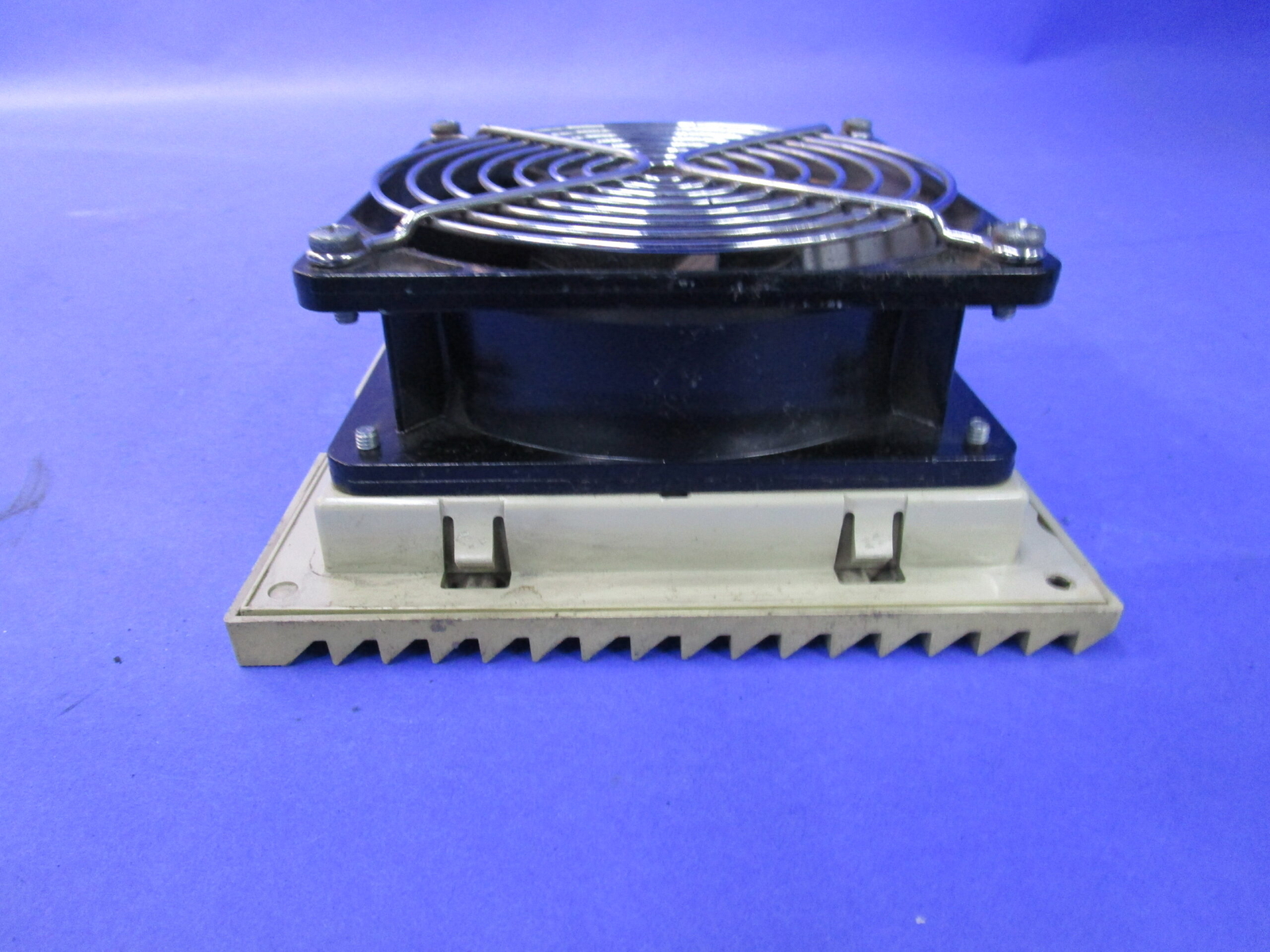RITTAL CABINET COOLING FAN WITH FILTER HOUSING SK3322115 0.235-0.23A ...