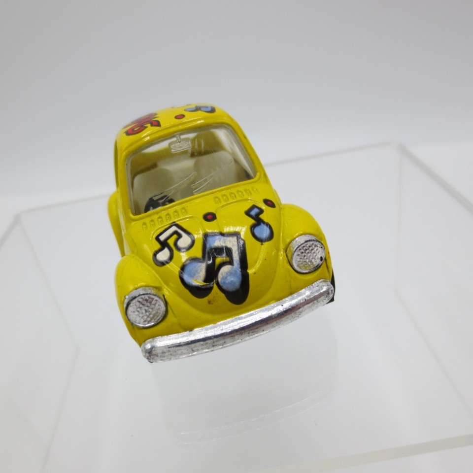 Kintoy Volkswagen VW Beetle Yellow Love Bug Car Motorized Pull Back ...