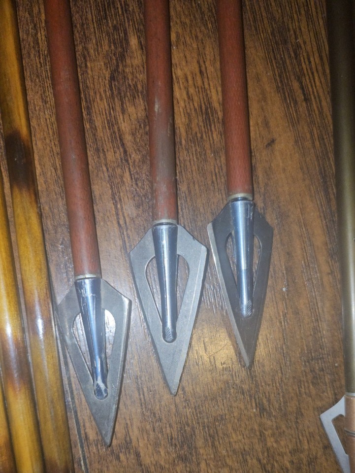 Quiver, Stringer, Arm Guards & Arrows 33", 32", 34" – Wood. Read ...