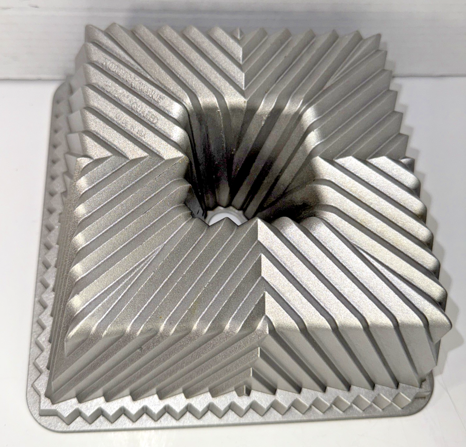 Nordic Ware Square Ridged Bundt Pan. 10 Cup. 8.5”x8.5”x3.6” Baking Pan ...