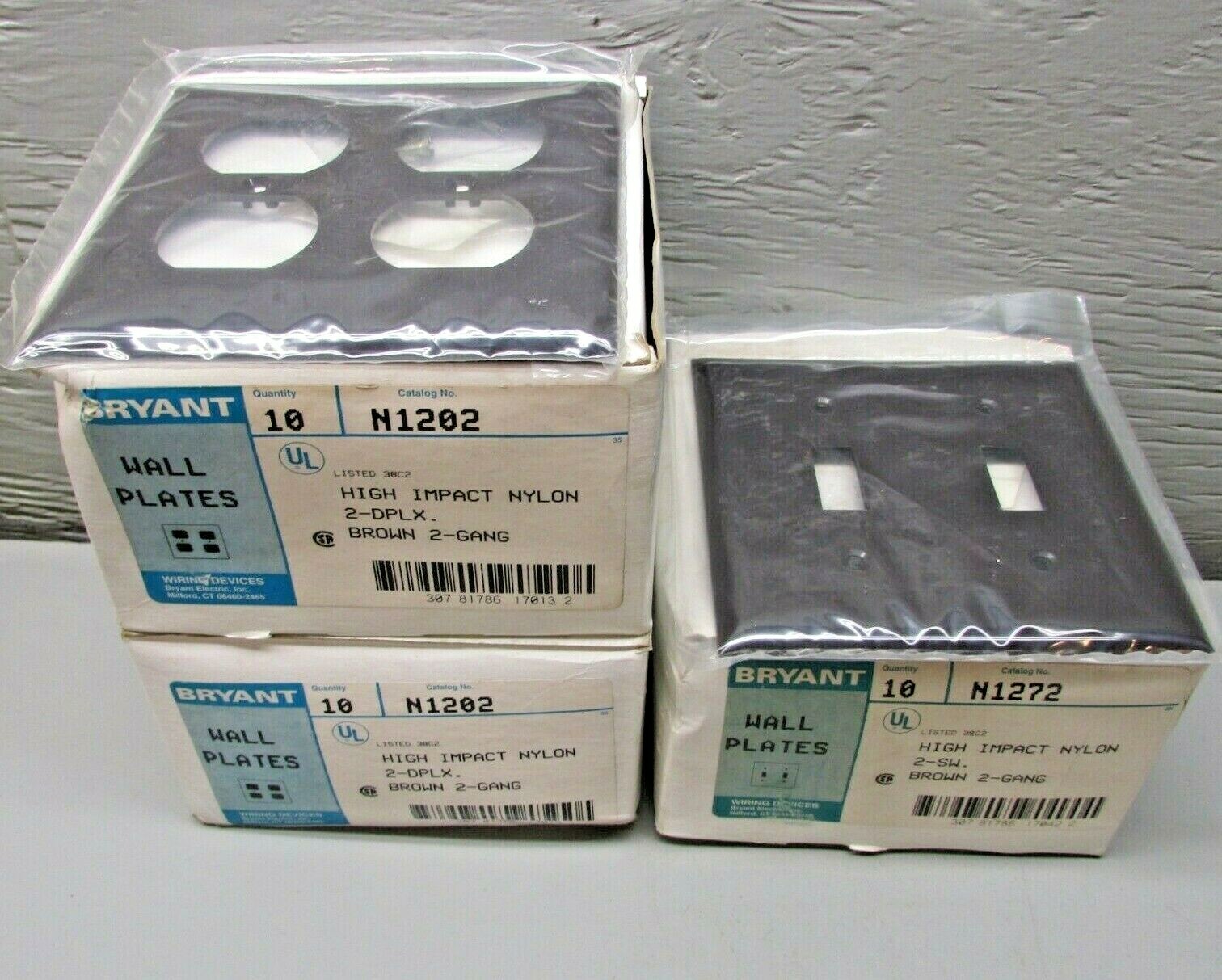Bryant N1202 Wallplates 2-Dplx Lot of 20! Bryant N1272 2-SW Wallplates ...