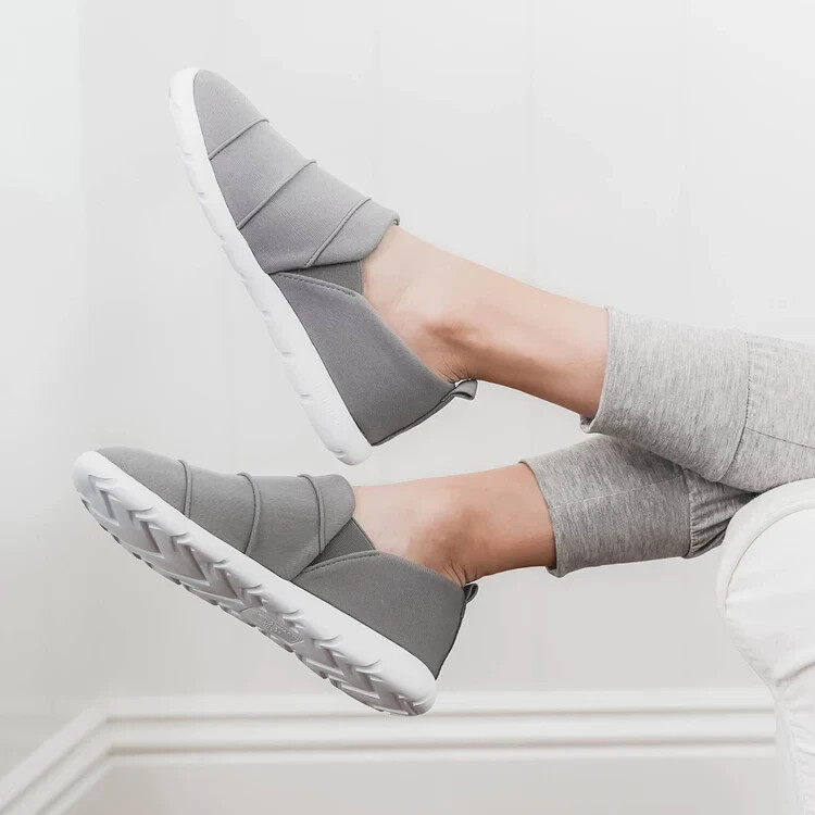 isotoner Zenz Women’s Serenity Slip-On Shoes Sneakers Size 9 Memory ...