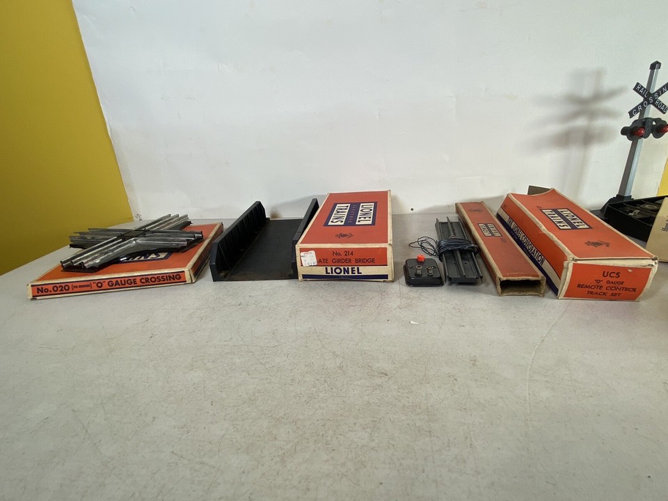 Lionel Electric Trains Model Train Parts bridge track Controls box Lot ...