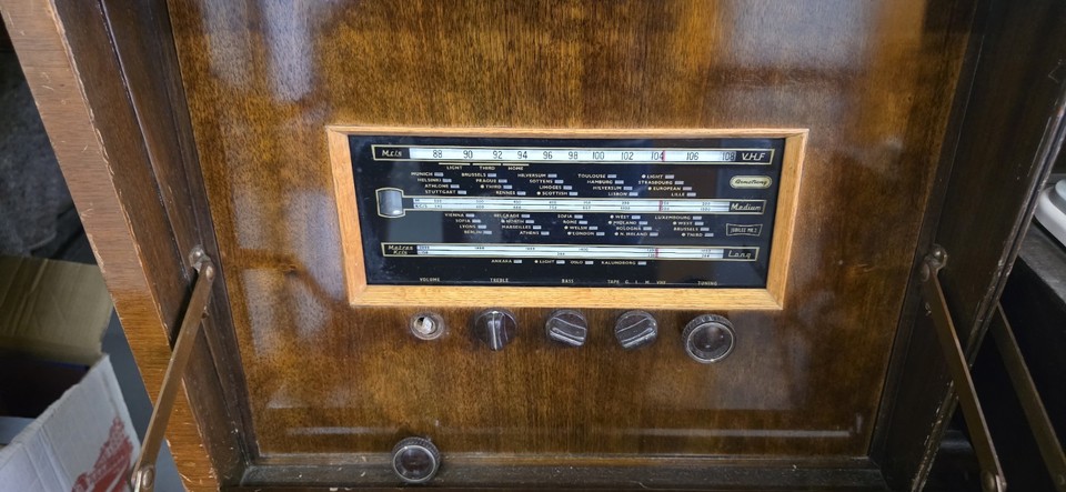 His Masters Voice Radiogram Record Player And Radio Garrard model A ...