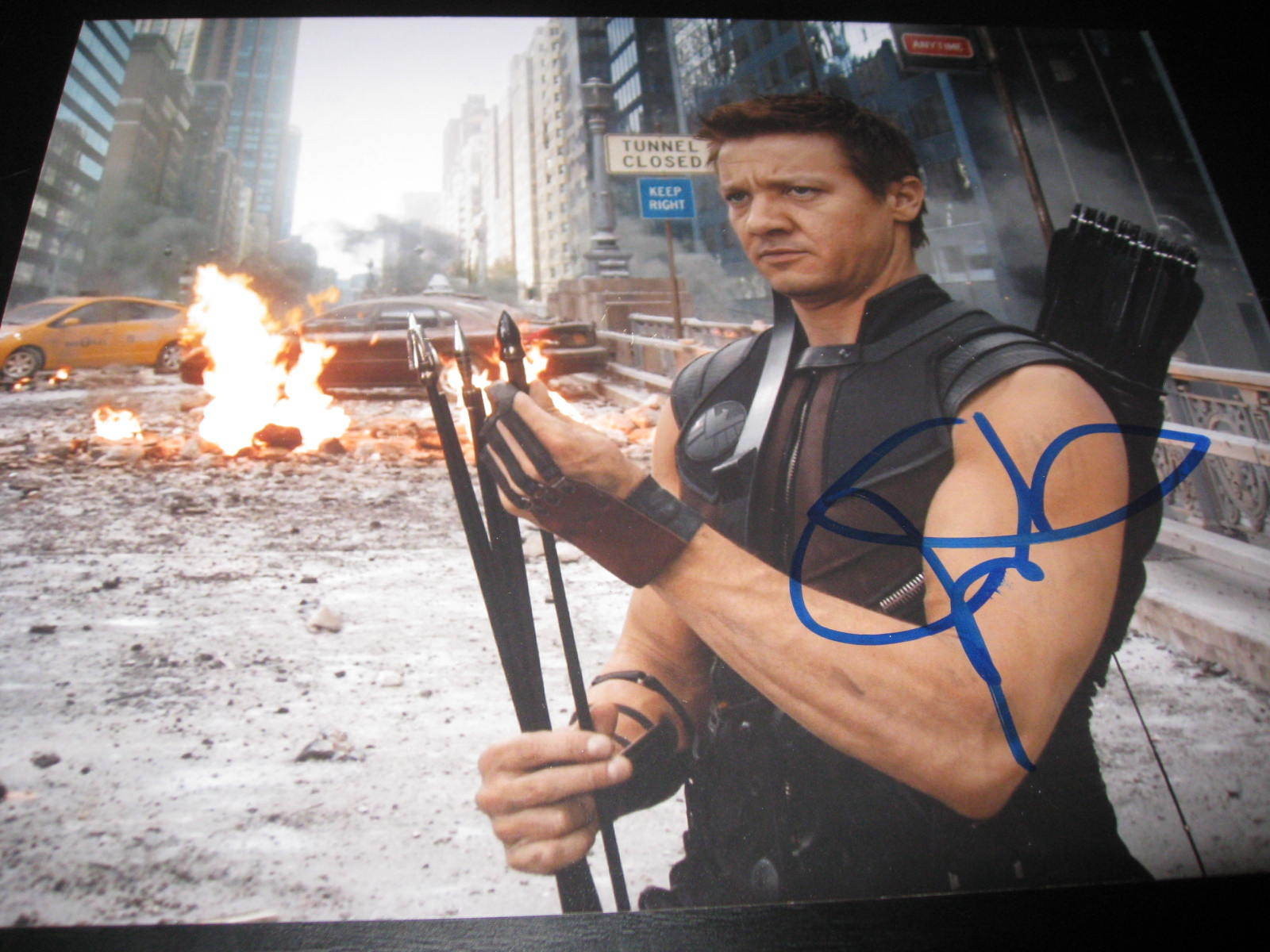 JEREMY RENNER SIGNED AUTOGRAPH 8x10 PHOTO AVENGERS PROMO IN PERSON COA ...