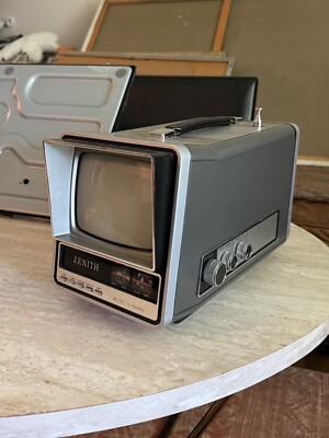 Vintage 1980s Zenith BT055S AM/FM Radio Retro Portable TV Television ...