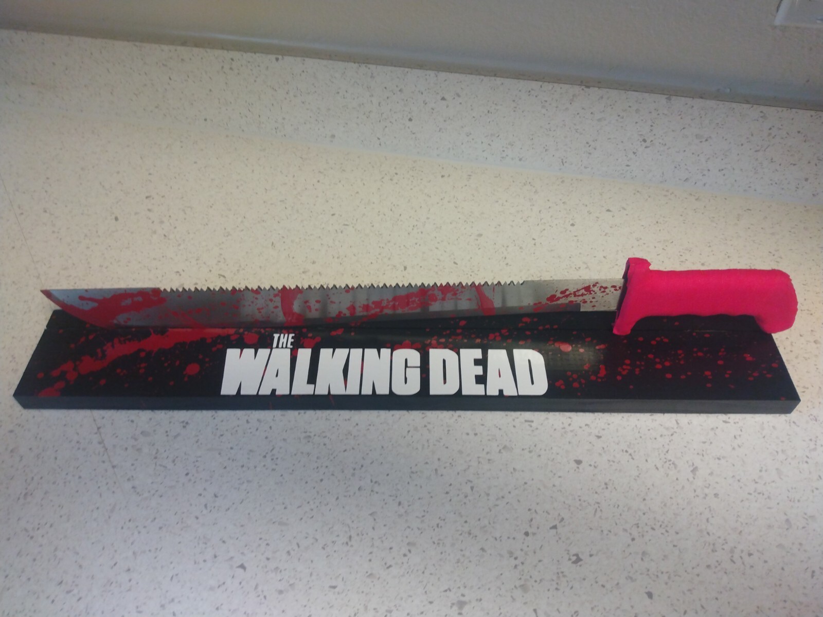 the walking dead Rick Grimes' "RED HANDLE" Machete ( prop) with display ...