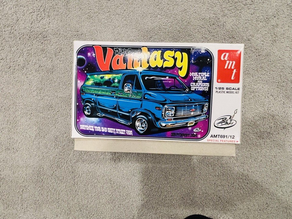 AMT 1:25 Dirty Donnys Vantasy 1970 Customizable Chevy Van Sealed Parts ...