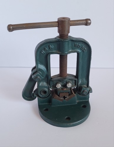 Vintage Howe & FDRY Co Bench Table Pole Pipe No. 52 Mount Vise ...