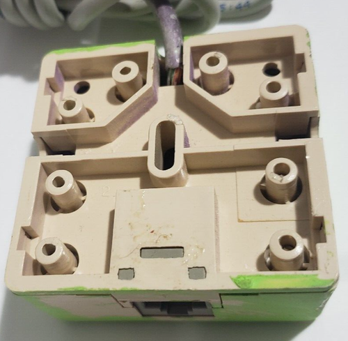 Suttle 625A28K-2-52 Ivory Simplex 8 Pin RJ48X Ethernet RJ45 Baseboard ...