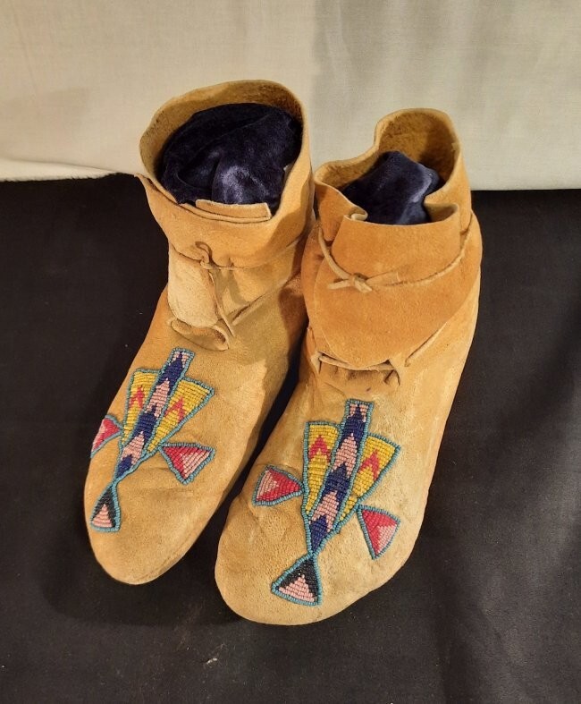 Vintage N. Plains Native American Beaded Blackfeet High Top Moccasins ...